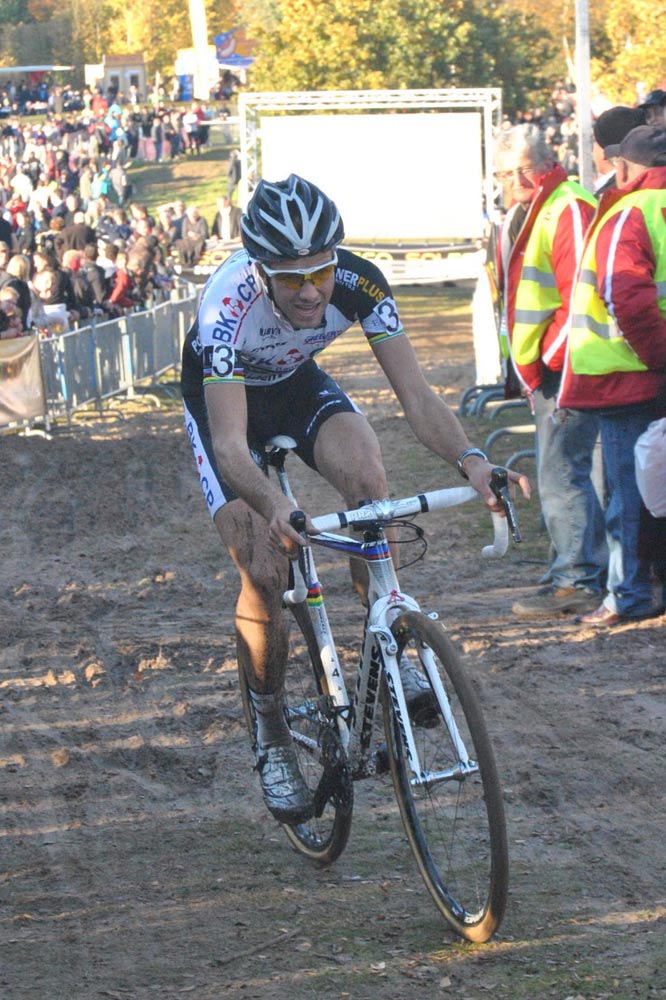 Niels Albert fend la nuit - Velo 101