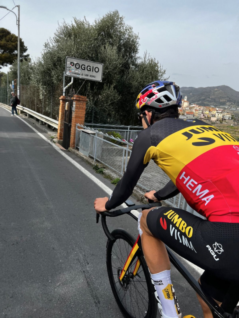 Strava : Wout Van Aert en repérage sur le Poggio pour Milan-SanRemo ...