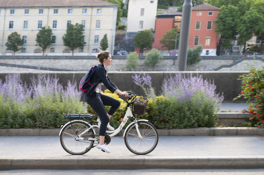 Test du Zwift Hub One et de la technologie Cog - Velo 101