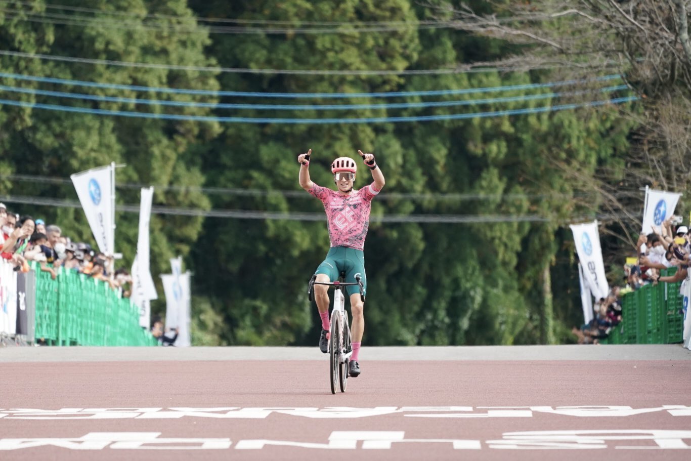 Test Dahon E14 : L'électrique compact, pliant, sur roulettes - Velo 101