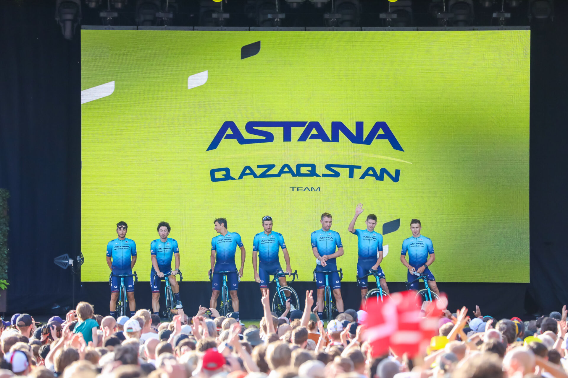 Présentation de l'équipe Astana Qazaqstan Team 2023 - Velo 101