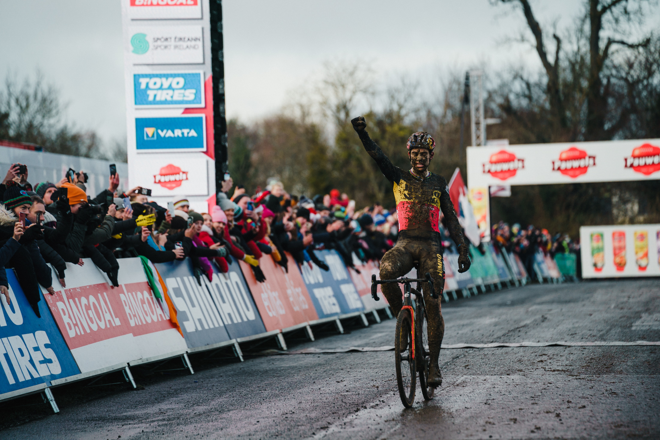 Cyclocross : Wout Van Aert domine à Dublin malgré une mésaventure ...