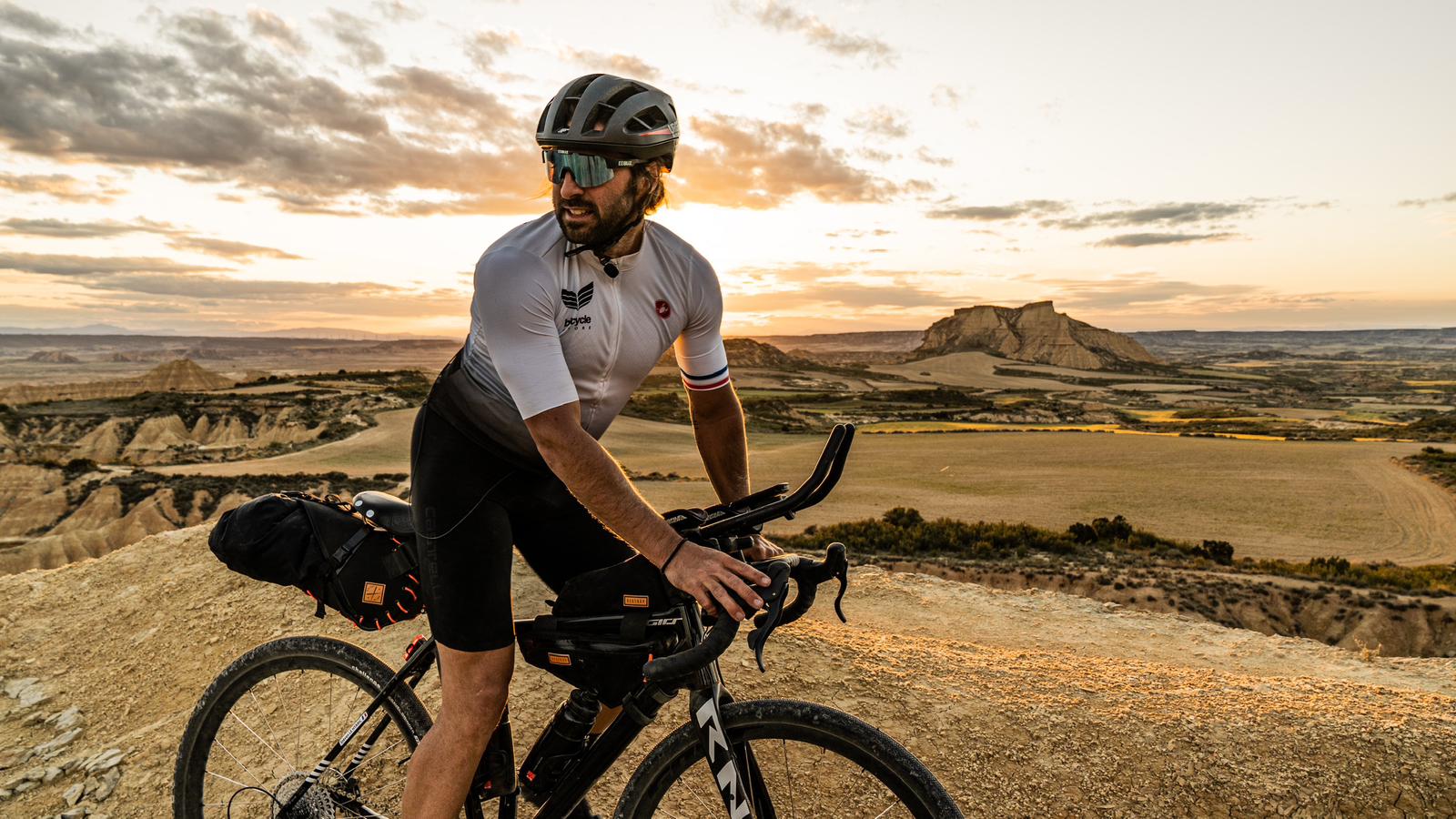 Steven Le Hyaric, le cycliste qui défie le désert - Velo 101