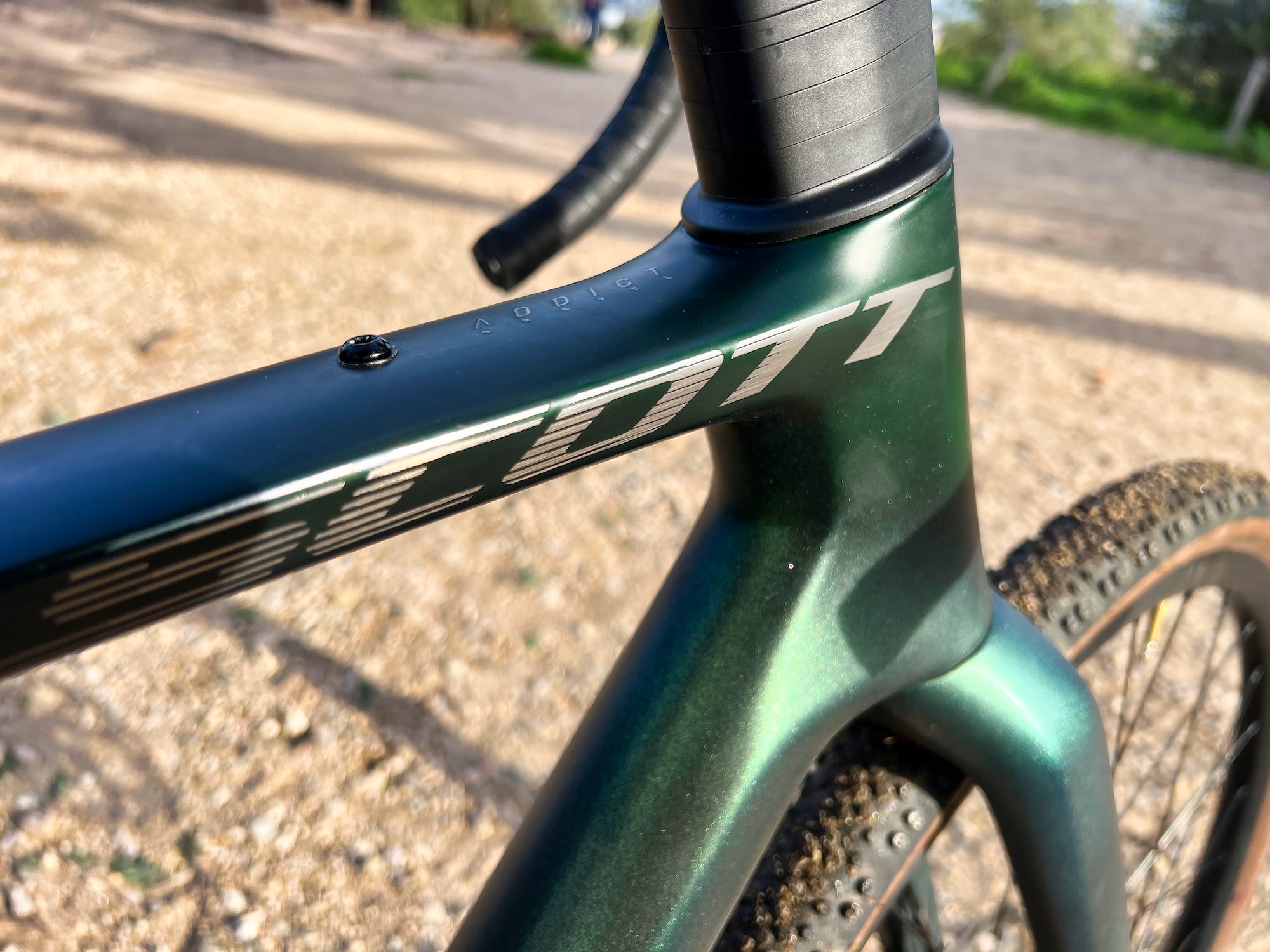 Test du Scott addict gravel 30 : Le gravel sportif - Velo 101
