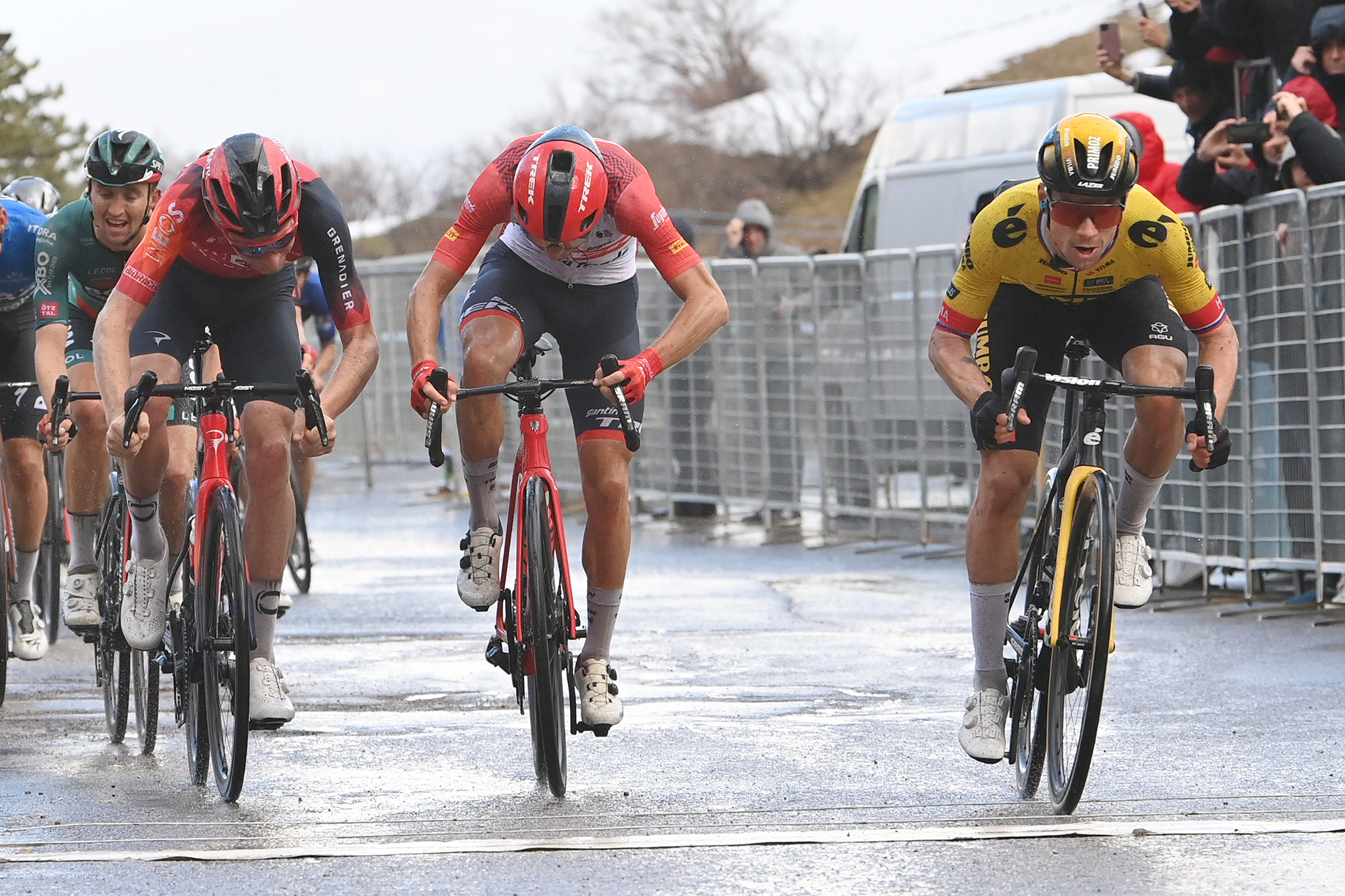 Roglic prend la tête de Tirreno-Adriatico en remportant l'étape reine ...