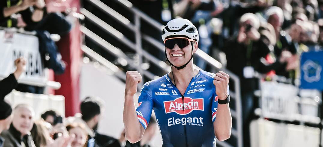 Mathieu Van der Poel remporte son premier Paris-Roubaix devant Philipsen et Van Aert - Velo 101