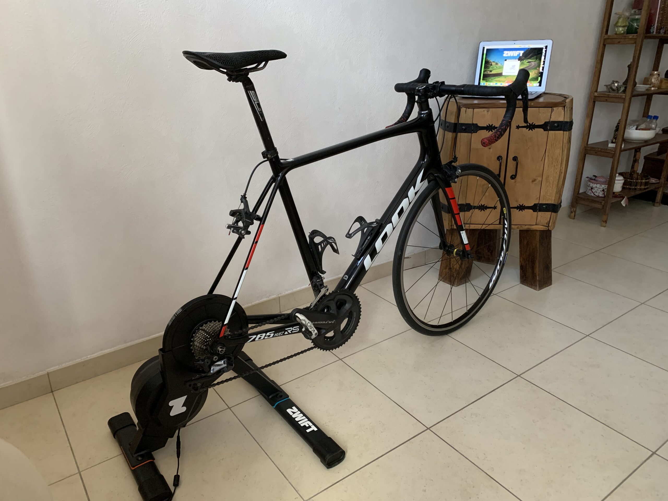 Test du Zwift Hub, un home trainer connecté accessible - Velo 101