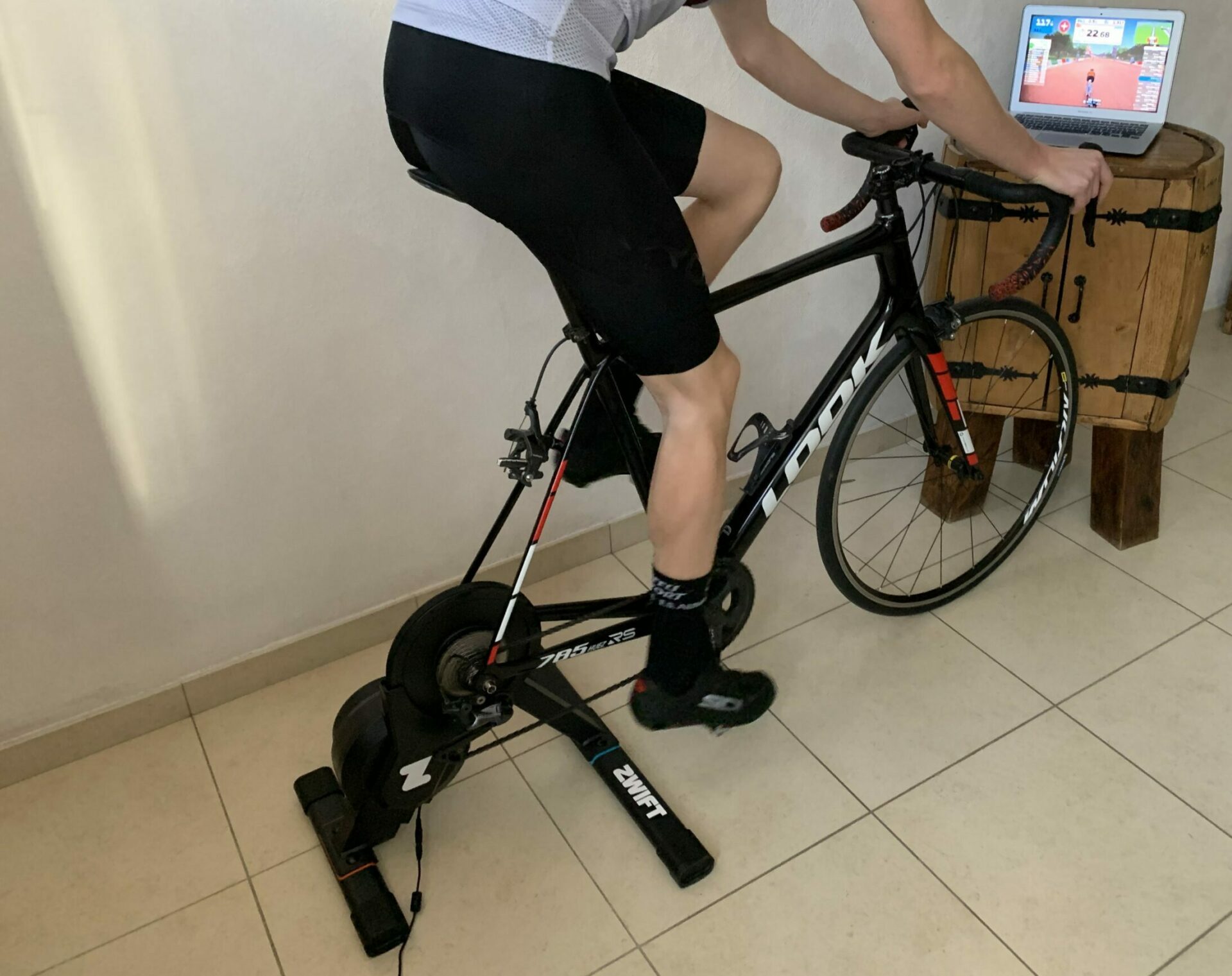 Test du Zwift Hub, un home trainer connecté accessible - Velo 101
