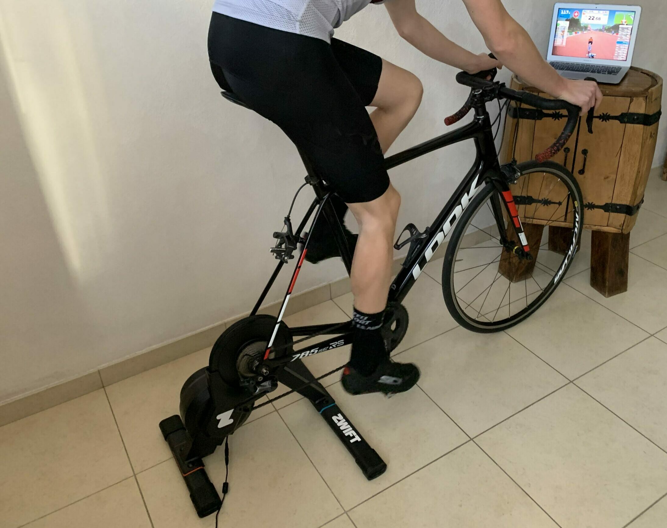 Test du Zwift Hub, un home trainer connecté accessible - Velo 101
