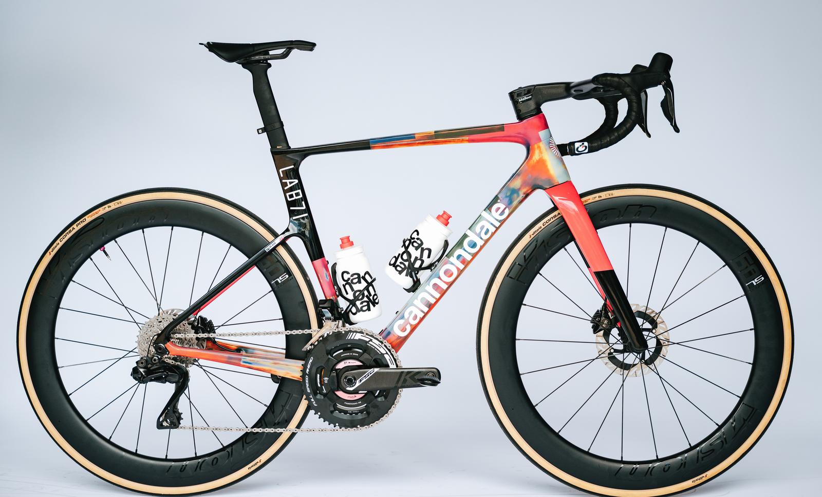 Le Cannondale LAB71 SuperSix EVO et le maillot d'EF Education pour le ...