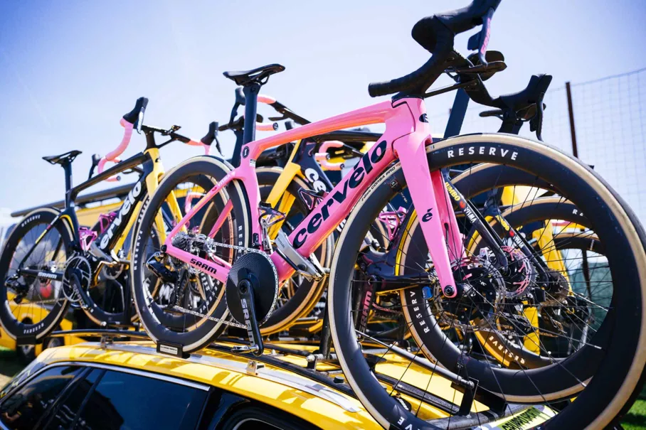 Le Cervelo S5 rose de Primoz Roglic : Edition spéciale Giro d'Italia ...