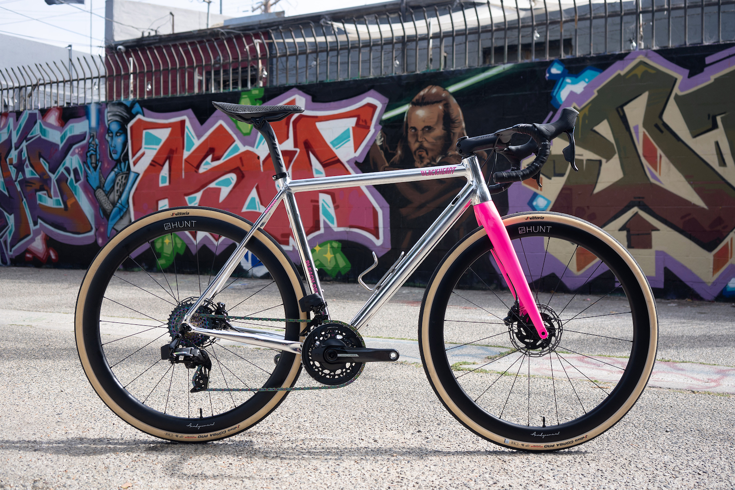 BlackHeart, Bleach Design Werks et MAAP : une collaboration audacieuse ...