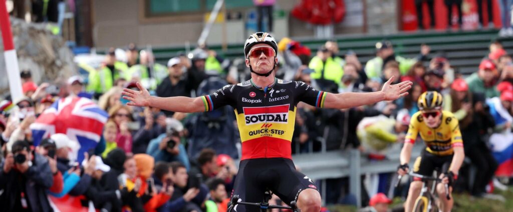 La Vuelta : Remco Evenepoel fait coup double sur la 3ᵉ étape - Velo 101