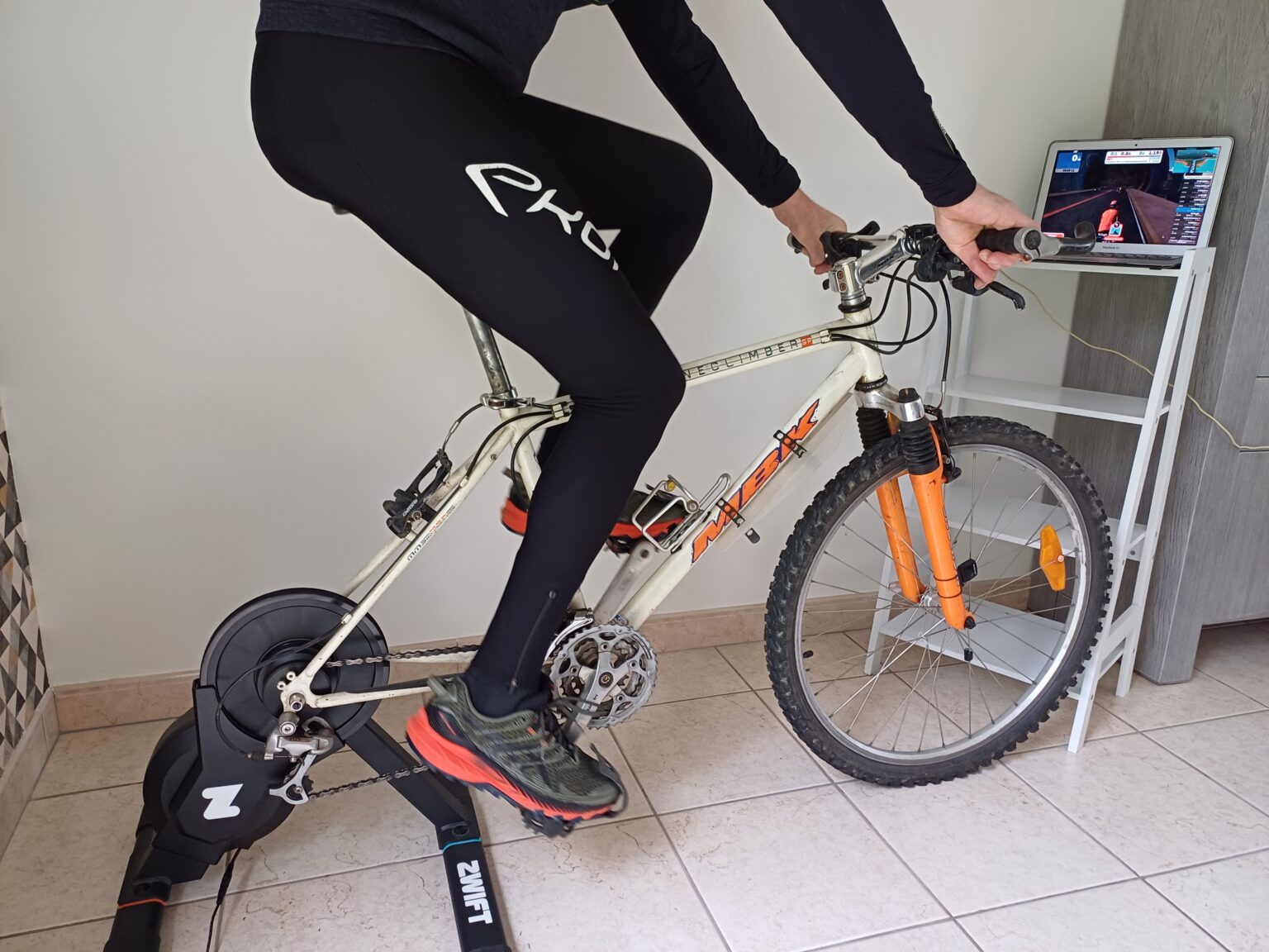 Test du Zwift Hub One et de la technologie Cog - Velo 101