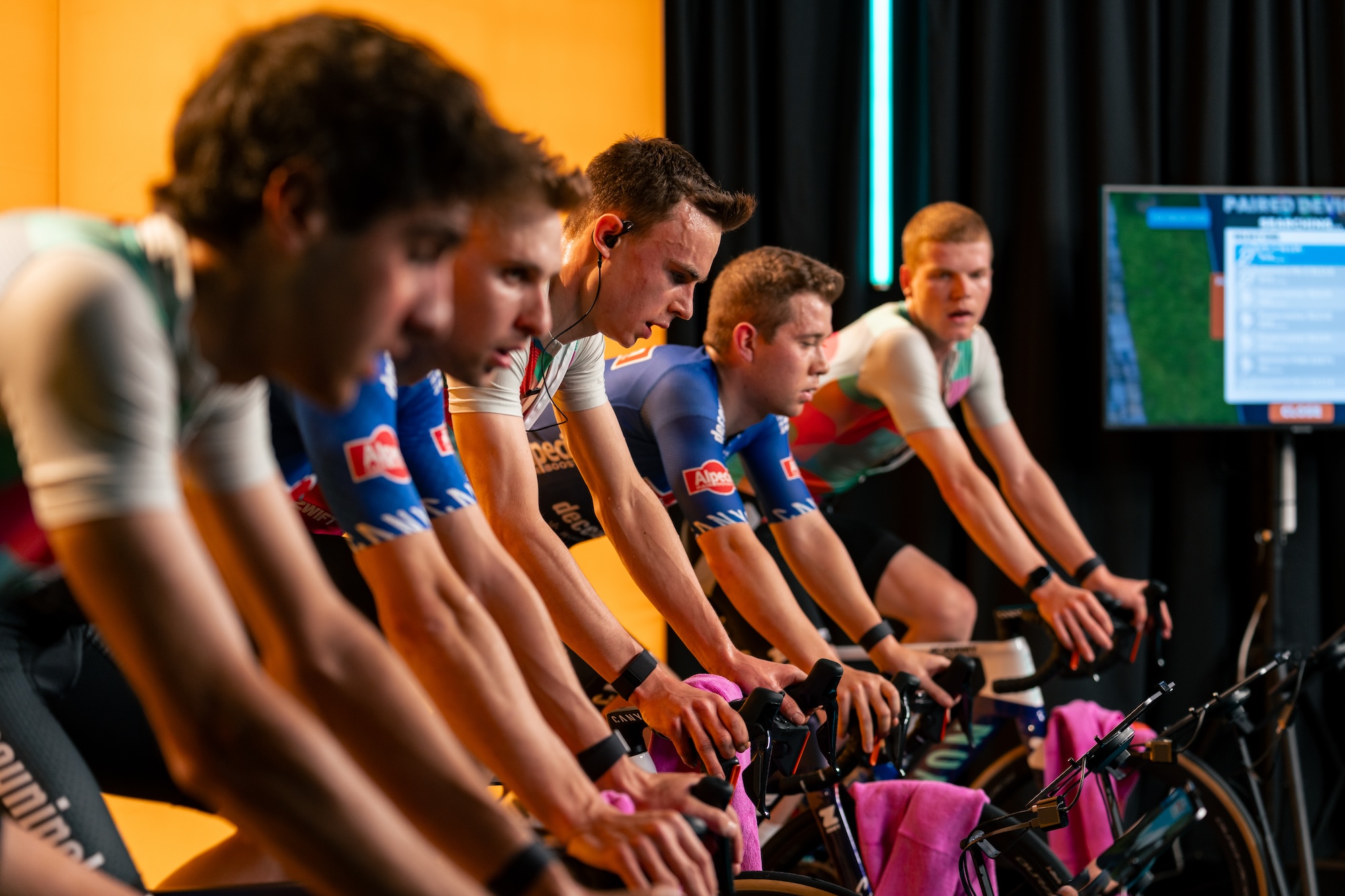 Zwift Academy 2023: Les nouveaux talents Maddie Le Roux et Louis Kitzki ...