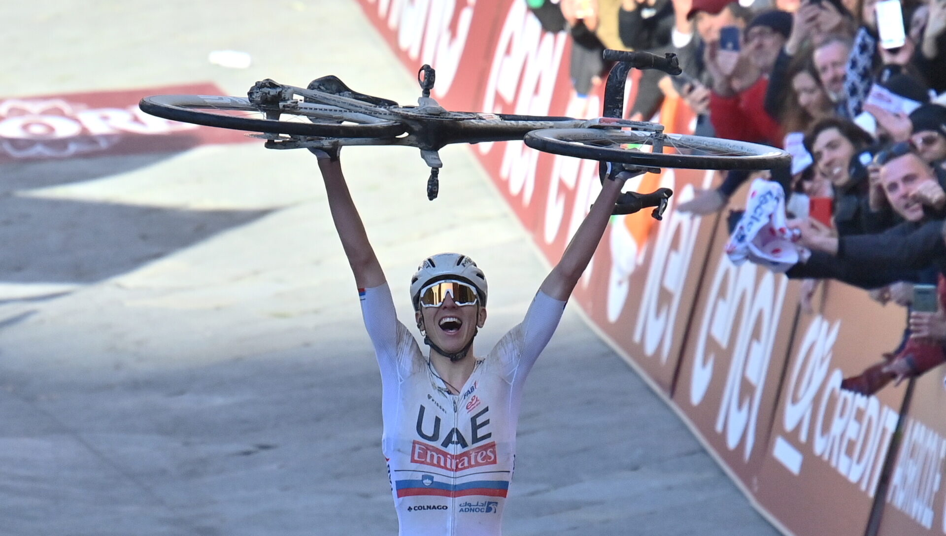 Tadej Pogačar remporte les Strade Bianche - Velo 101