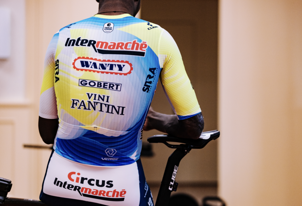Giro : Intermarché-Wanty dévoile son maillot spécial - Velo 101