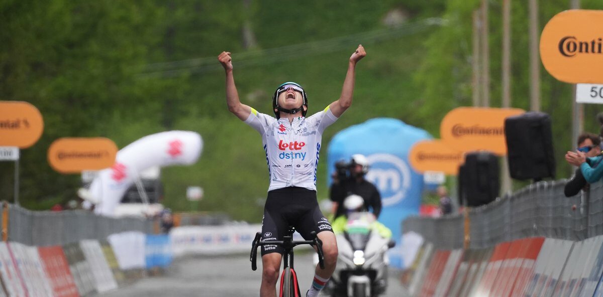 Giro Next Gen : Jarno Widar prend le pouvoir sur la 3ᵉ étape - Velo 101