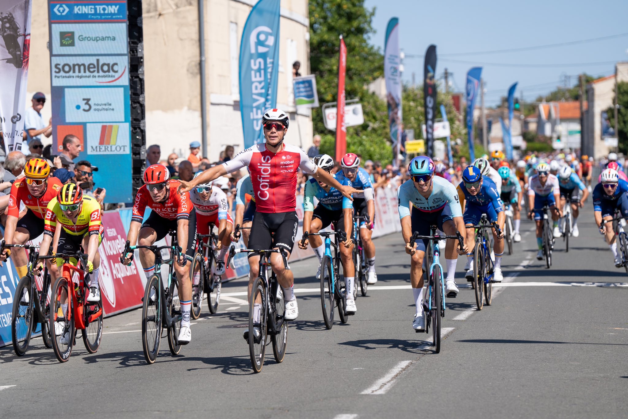 2ᵉ étape Tour Poitou-Charentes : Milan Fretin devance Arnaud Démare ...