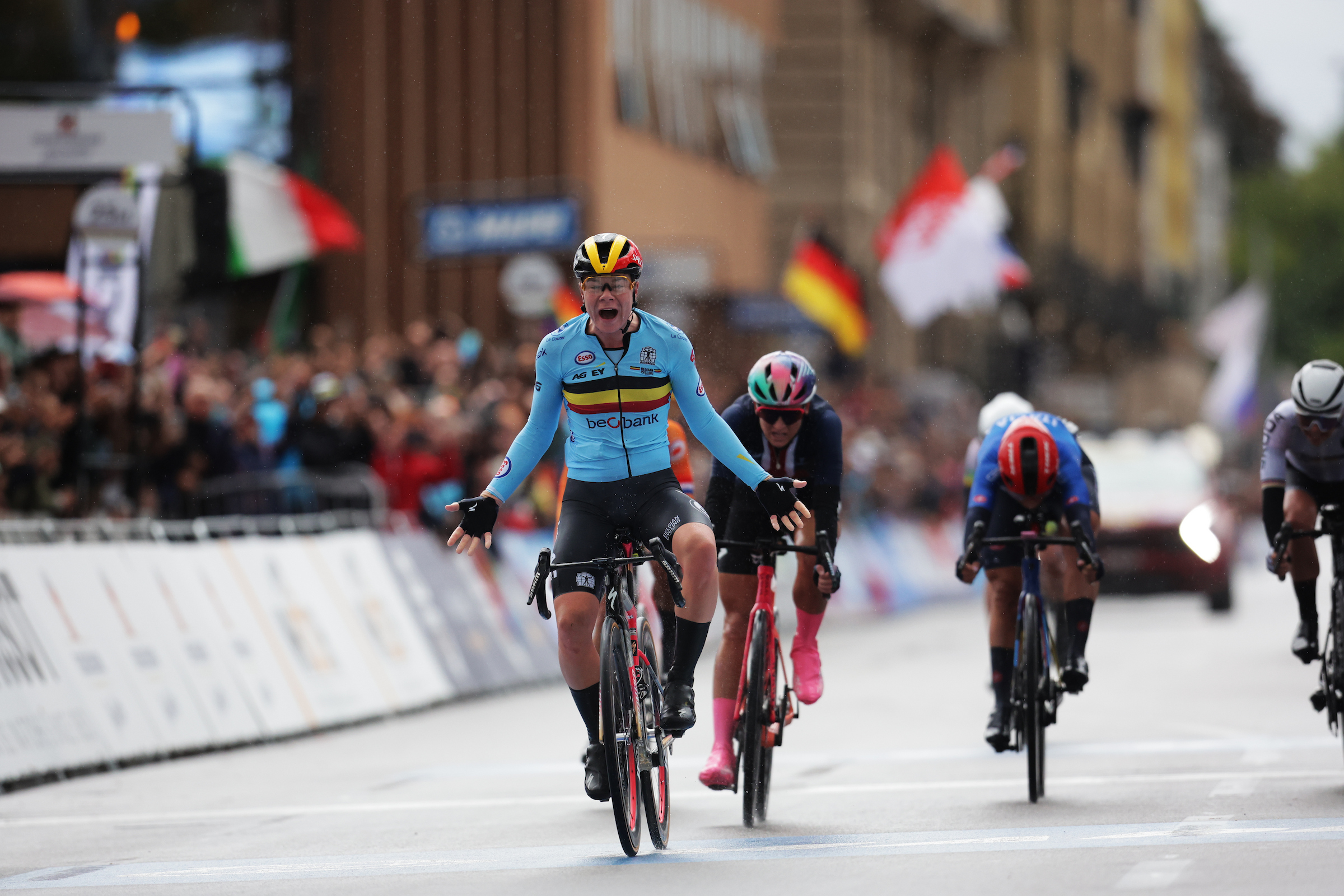 Tadej Pogačar conserve son titre de champion du monde - Velo 101