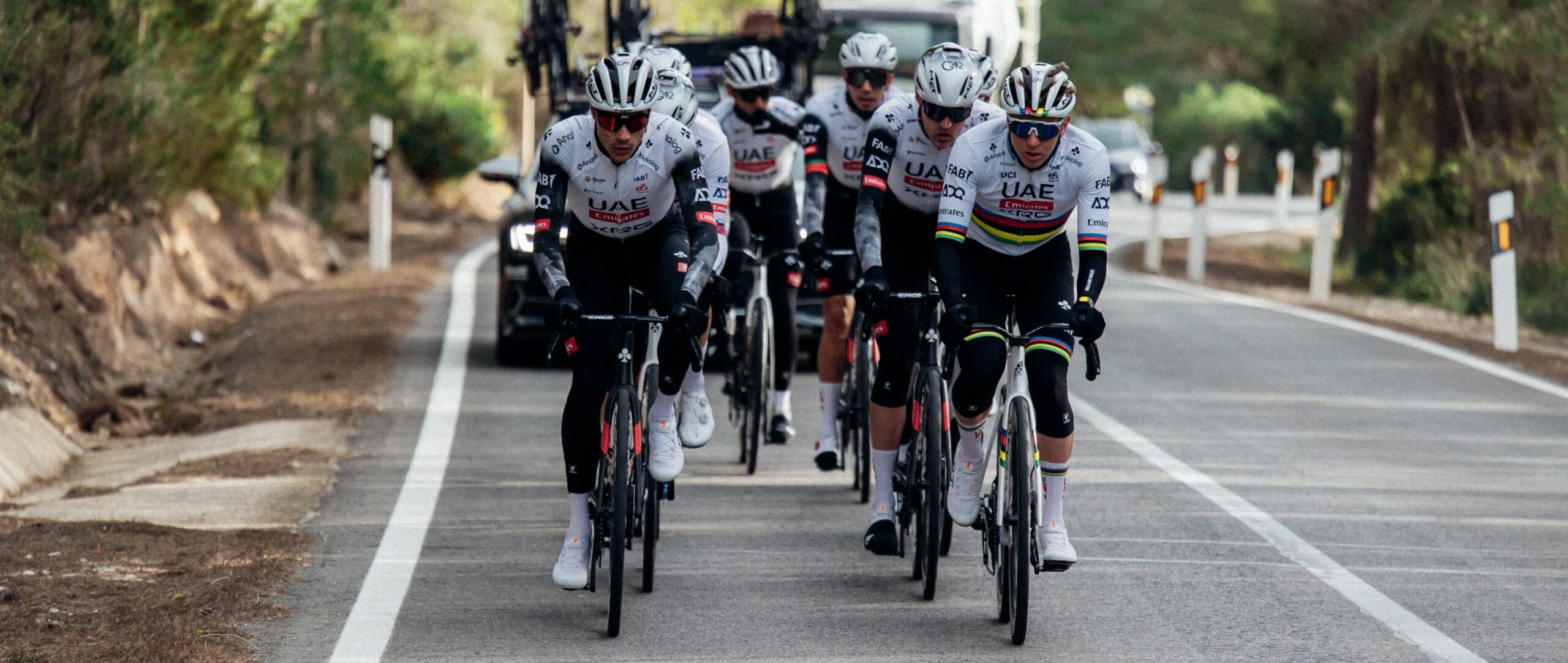 UAE Team Emirates prolonge un jeune coureur jusqu'en 2030 ! - Velo 101