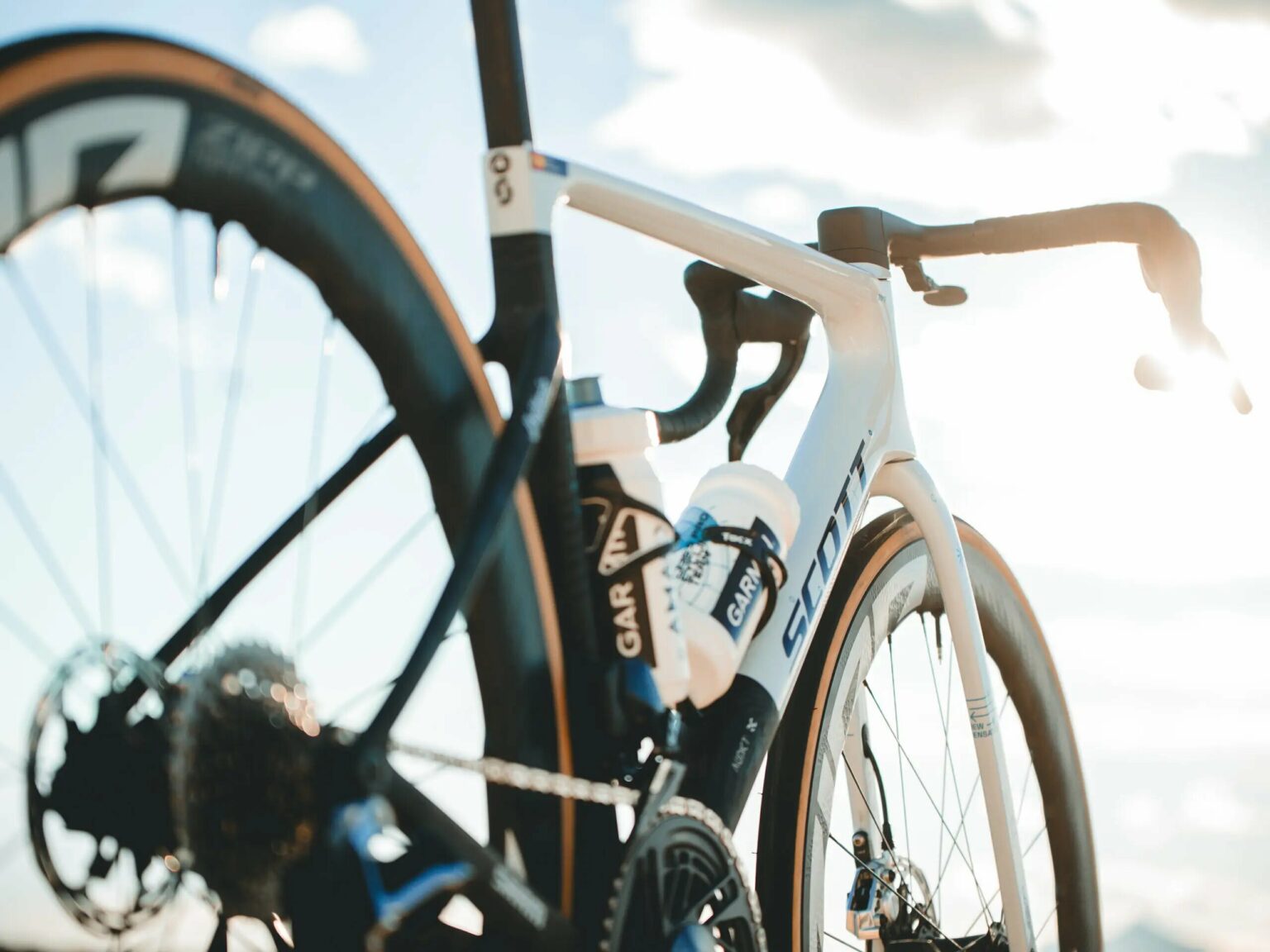 Van Rysel lance ses roues VR 35 et VR 50 - Velo 101
