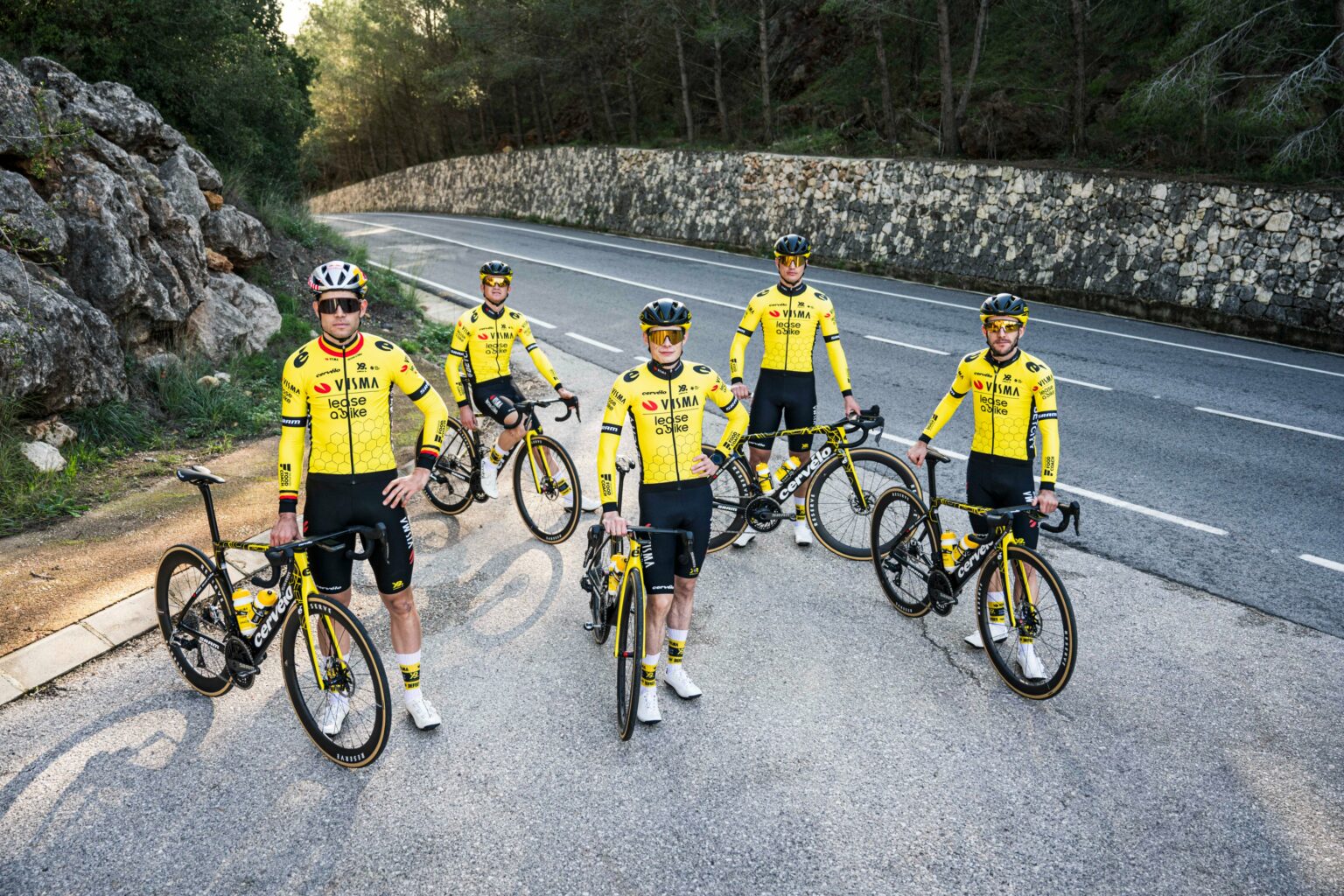 Présentation de l'équipe Visma | Lease a Bike 2025 - Velo 101