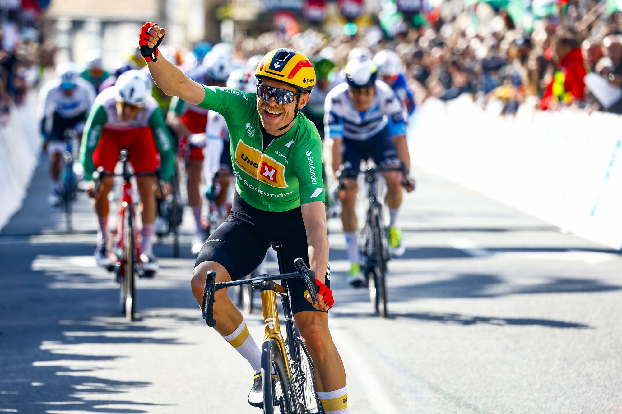 O Gran Camiño : Cort triple la mise, le général pour Derek Gee - Velo 101