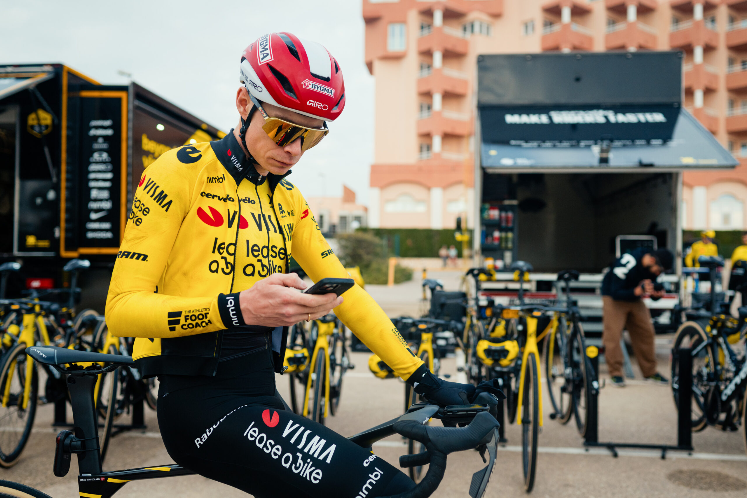 Paris-Nice : Jonas Vingegaard déjoue les pièges de la 4ème étape - Velo 101