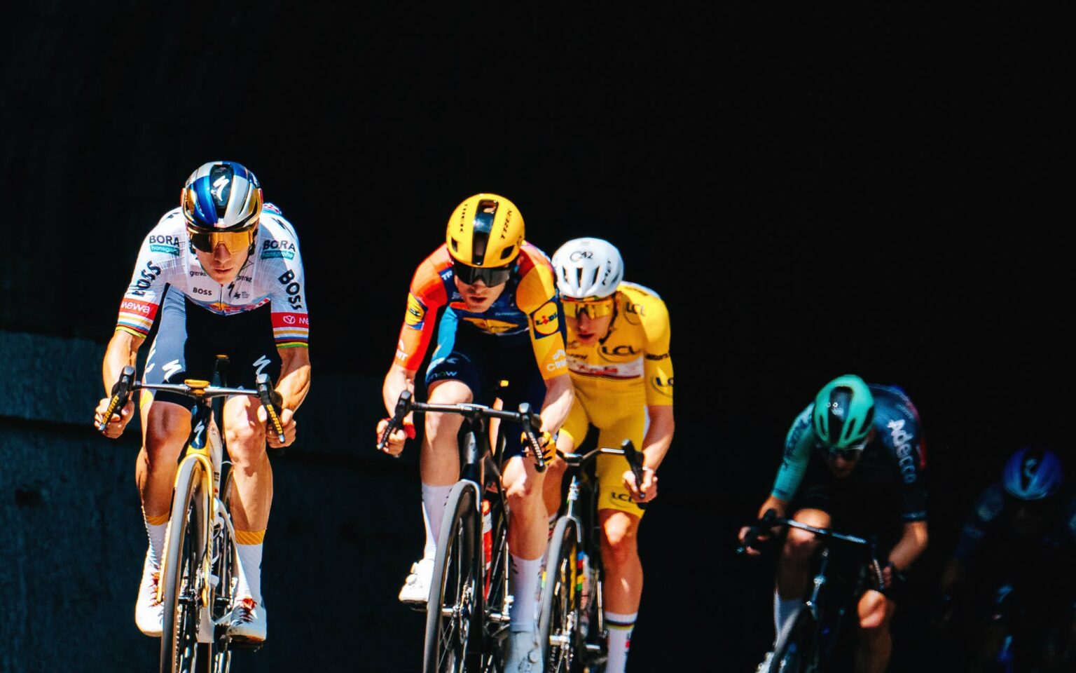 Tour de France : Mathieu van der Poel s'impose sur les Champs-Élysées ...